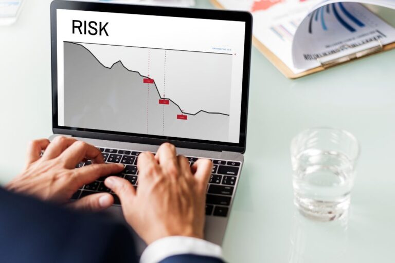Risk Management in Portfolio Services: How Experts Minimise Losses ...